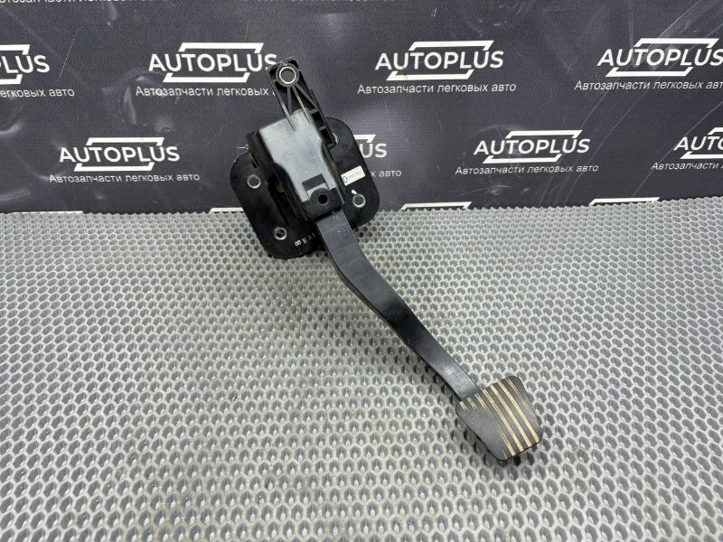 Педаль сцепления