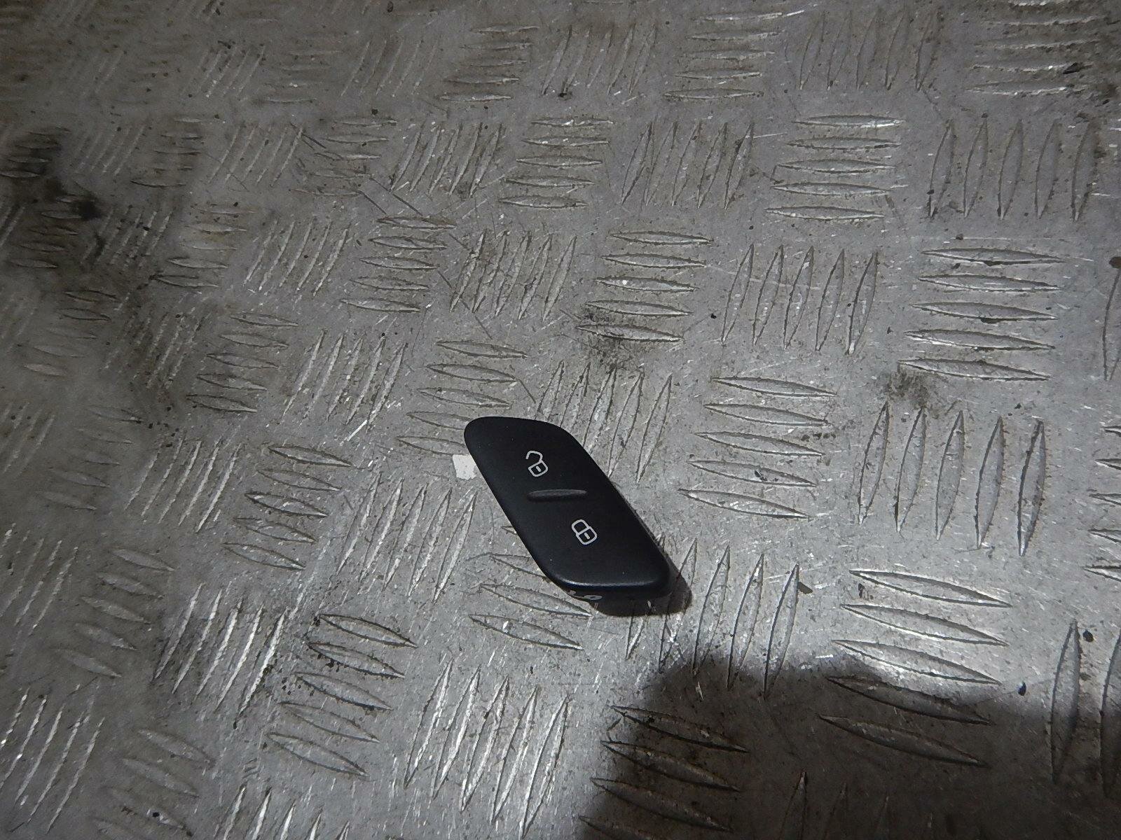 Б/У Кнопка центрального замка, Volkswagen (Фольксваген)-POLO (SED RUS) (11-) VOLKSWAGEN POLO (Sed RUS) (11-) Без видимых...