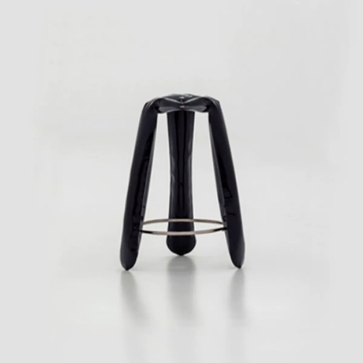 Табурет из полированной нержавеющей стали в стиле Chippensteel Stool (черный высокий барный табурет 35*68 см)