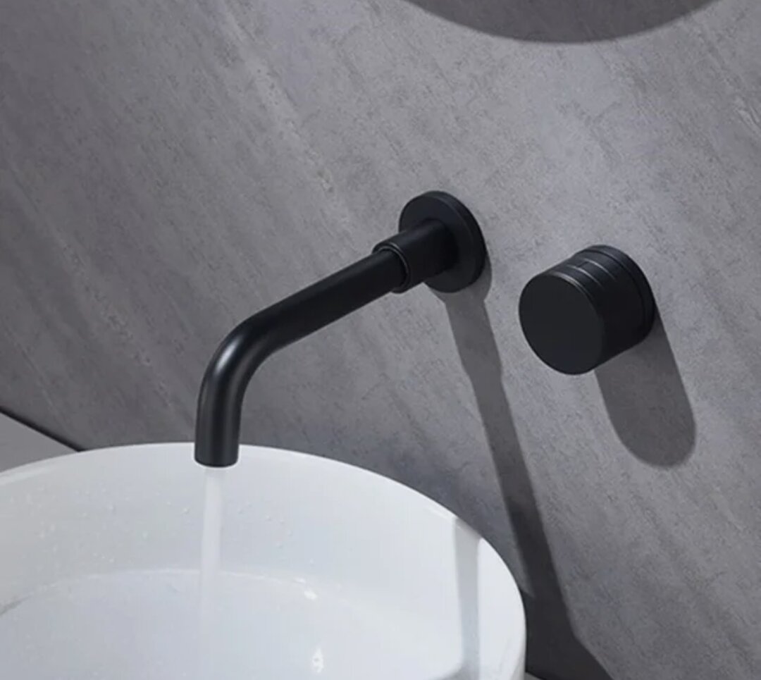 Матовый смеситель бля ванной комнаты, встраиваемый , черного цвета