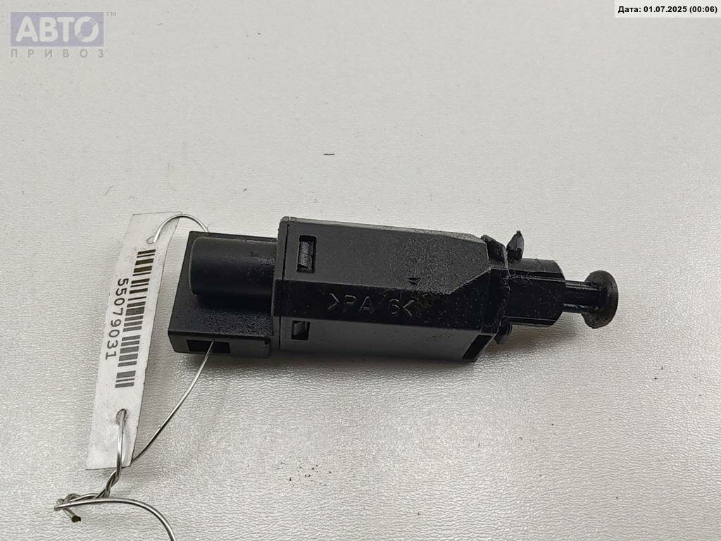 Датчик (включатель) стоп-сигнала Volkswagen Golf-4