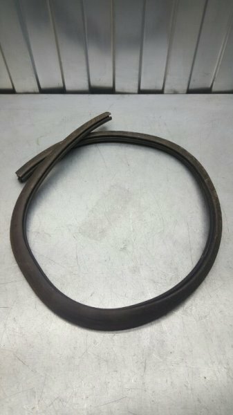 Молдинг стекла УАЗ буханка 3303 УМЗ-417 1965 задн. (б/у)