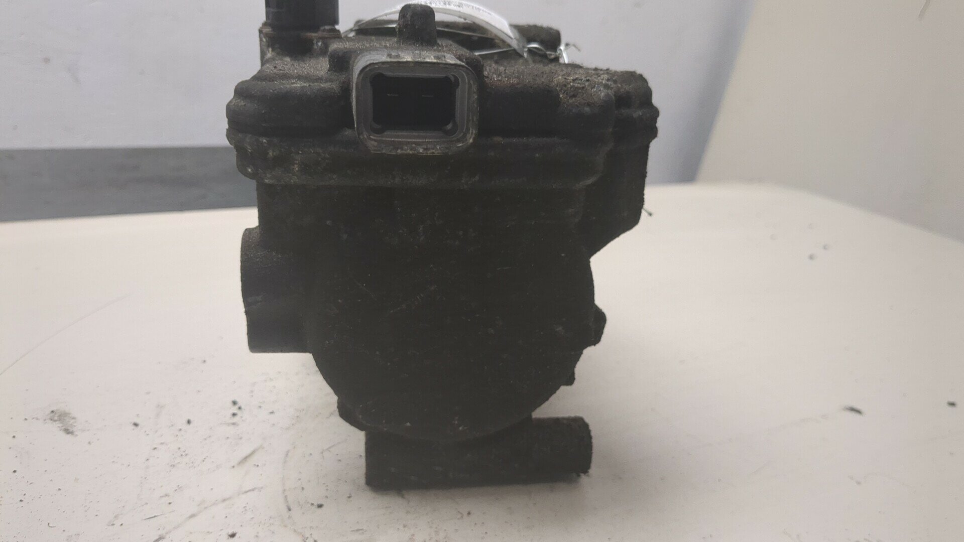 Компрессор кондиционера Toyota Prius Б/У