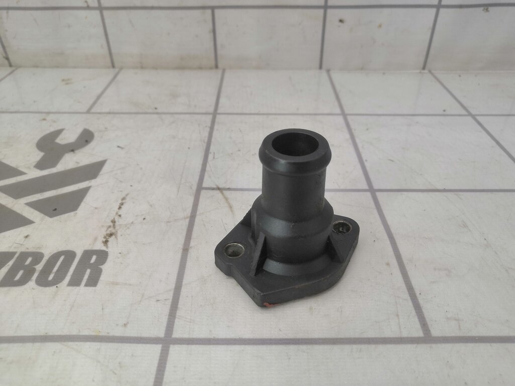 Фланец / тройник VW Golf 3 Vento 91-97