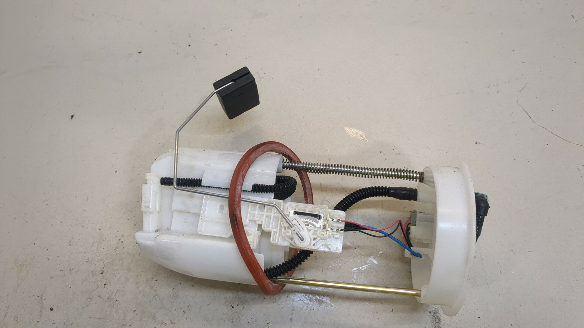 Насос топливный электрический Mazda MX-5 4 Б/У