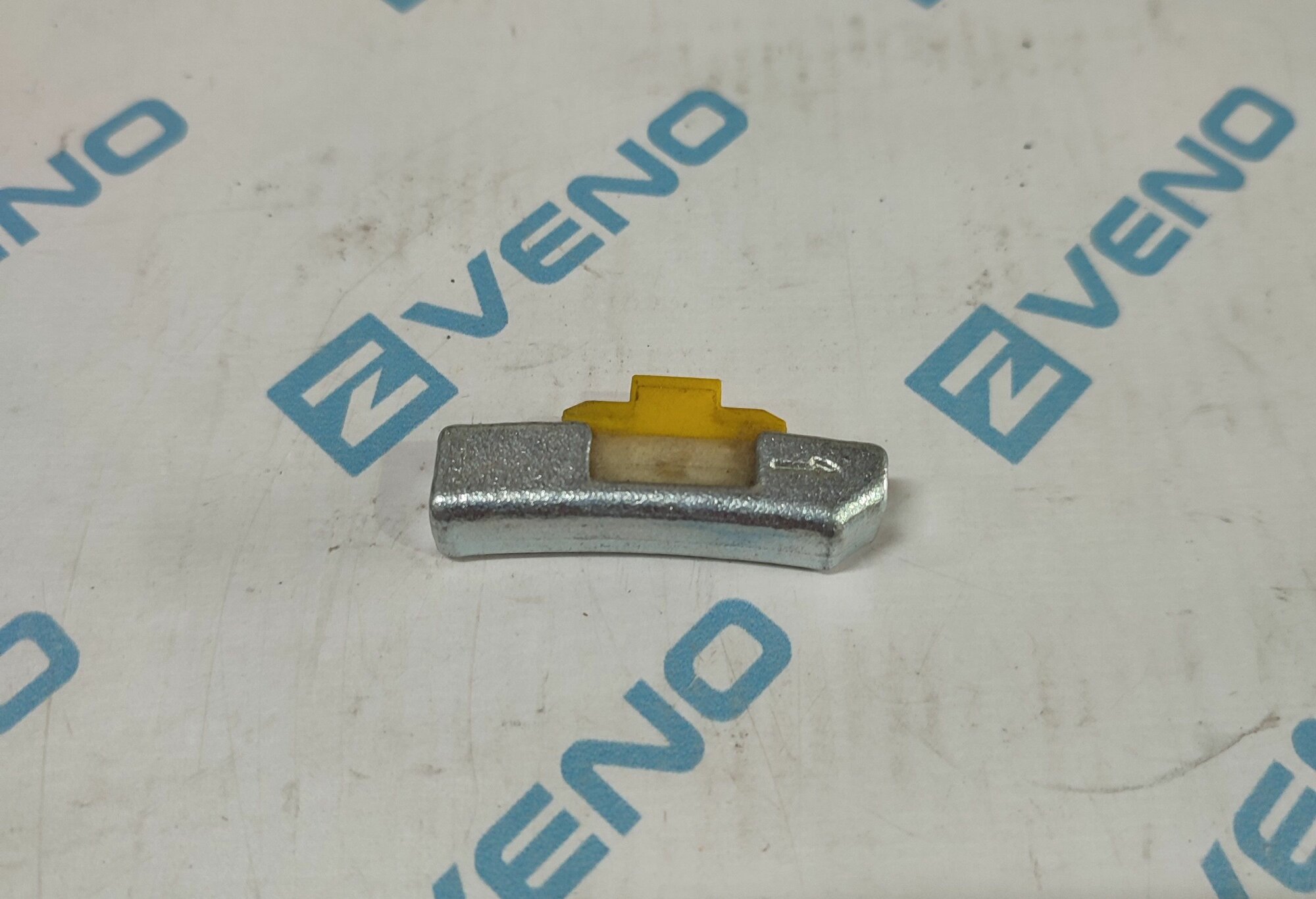 Палец и стопор коронки 8P для экскаватора-погрузчика VOLVO BL61/BL71