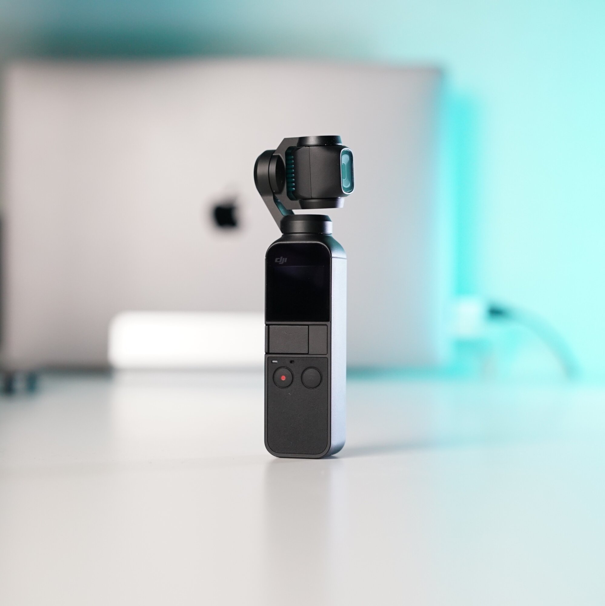 Экшн-камера DJI Osmo Pocket с 12-мегапиксельной камерой (с чехлом)
