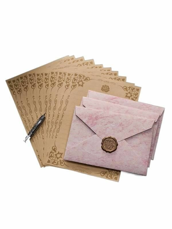 Позолоченный конверт с письмом