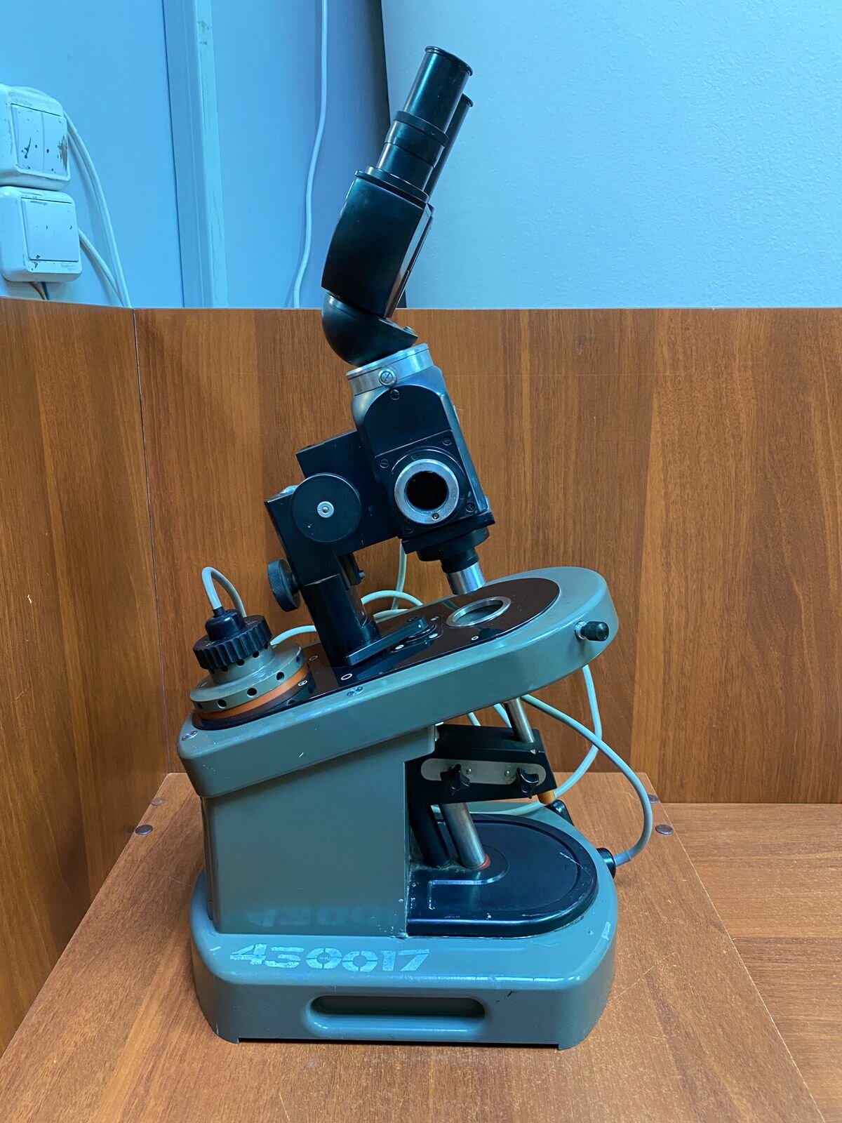 Микроскоп CARL ZEISS JENA с подсветкой ГДР, высота 55 см Состояние! Редкий!