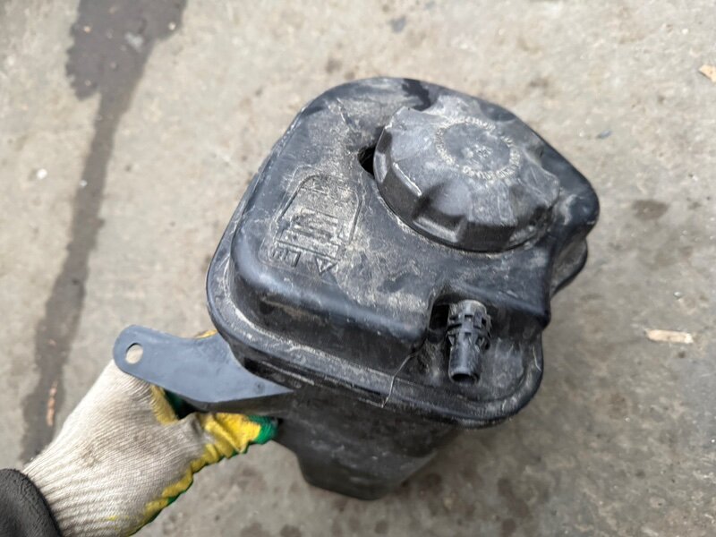 Бачок расширительный BMW X5 2 поколение 3.0 M57N2 2009 (б/у)