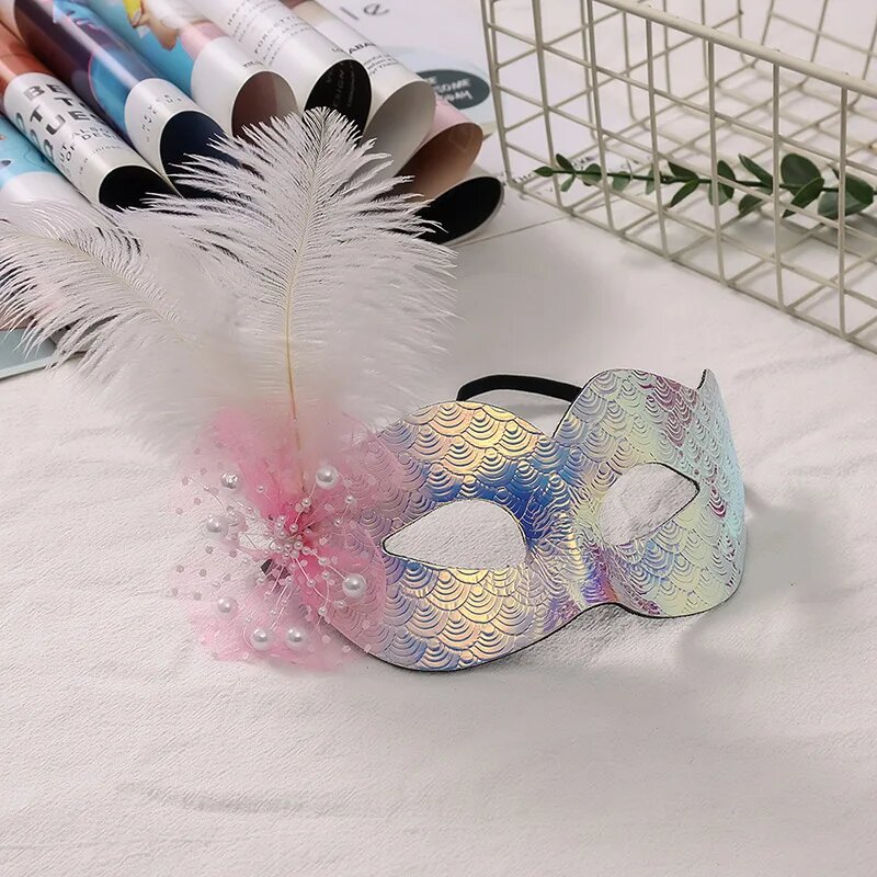 Венецианская маска с перьями Purple