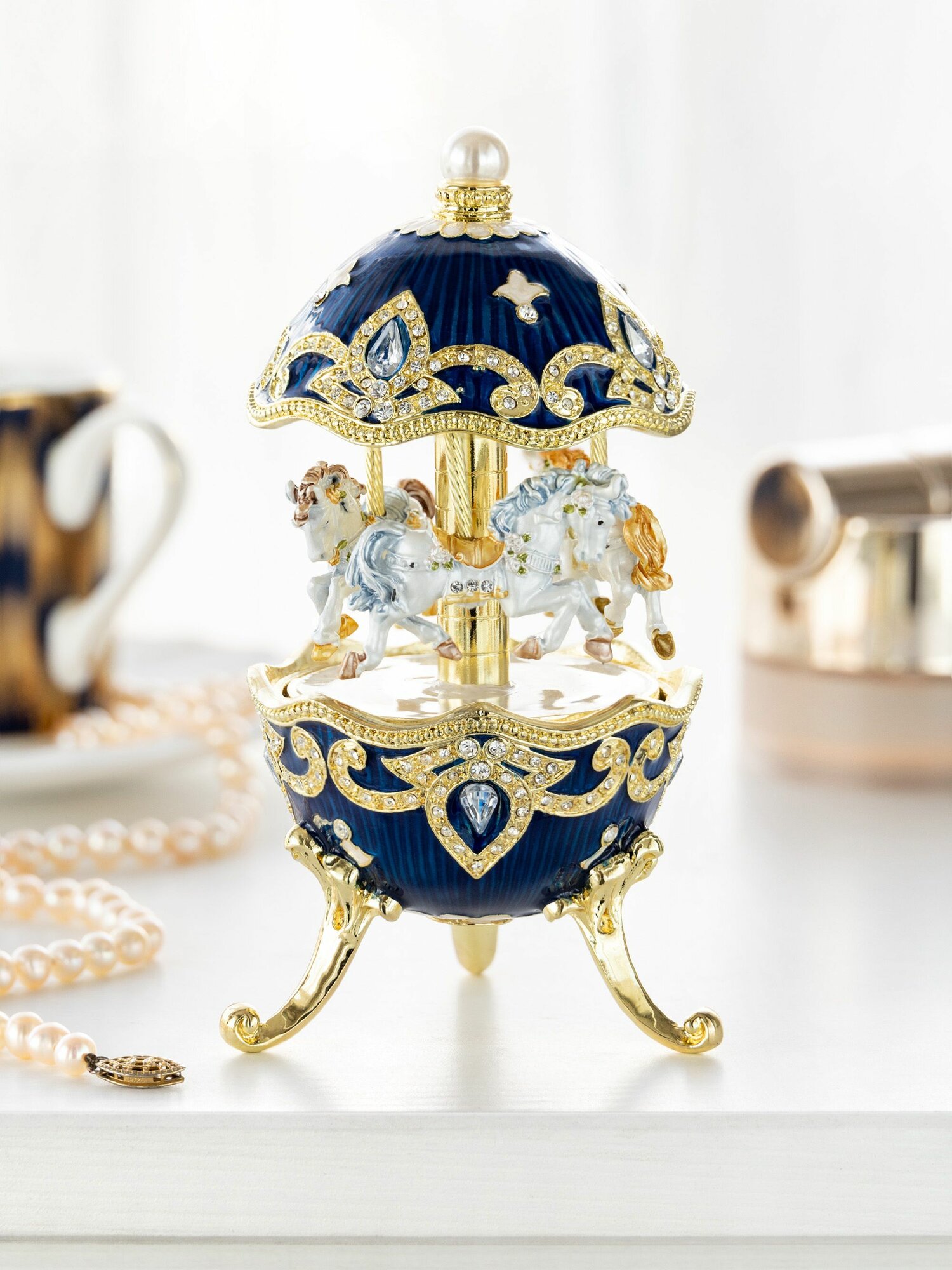 Шкатулка-карусель музыкальная в стиле Фаберже (Faberge Musical Easter Egg) коллекционная интерьерная. Пьютер, эмаль, позолота, Австрийские кристаллы. Design by Keren Kopal, Israel