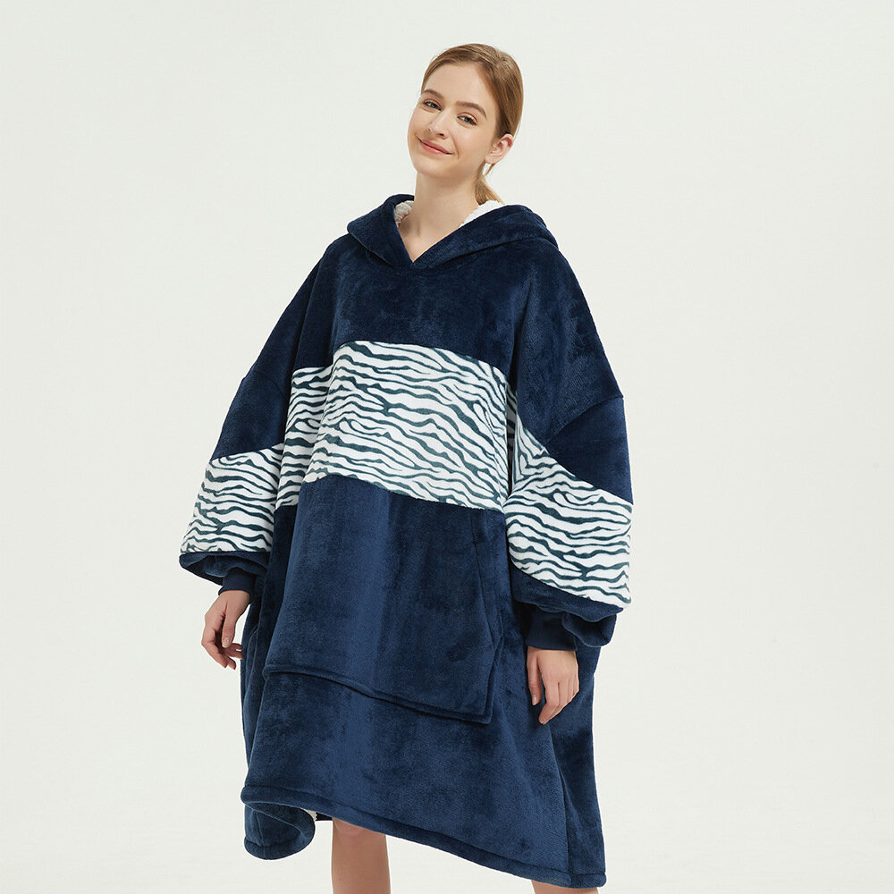 Плюшевый теплый плед худи с рукавами