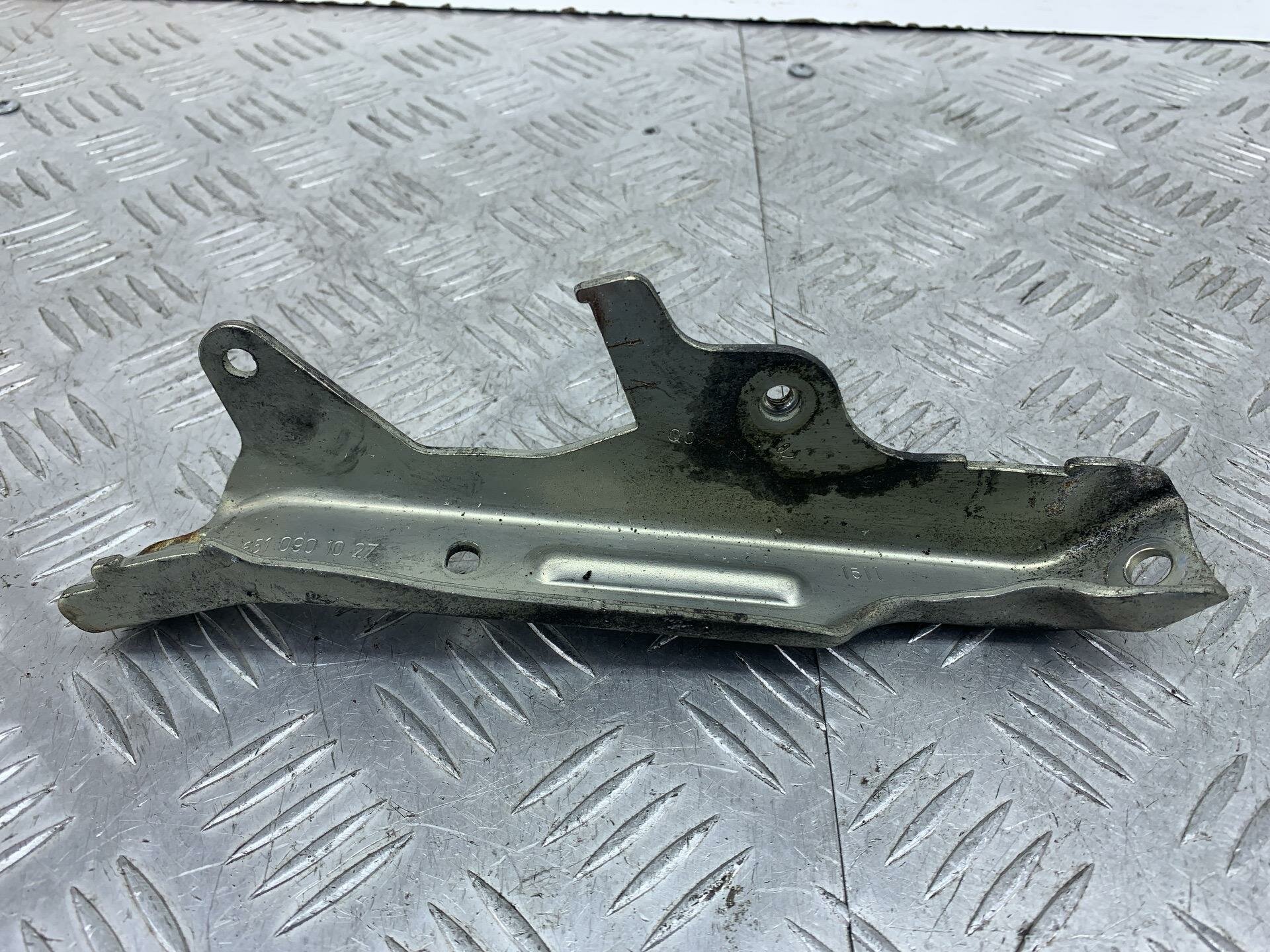 Кронштейн (крепление) Mercedes-Benz Sprinter W906 (2006 - 2014) A6510901027