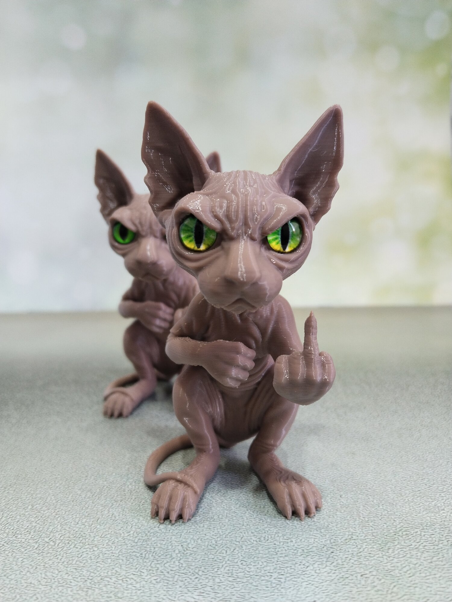 Кот Хулиган Сфинкс с пальцем,3D печать, высота 100мм, с живыми глазами