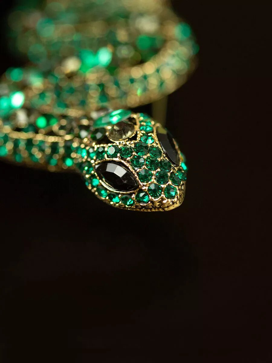 Брошь, стразы