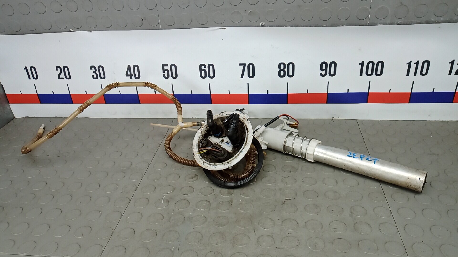 Датчик уровня топлива AUDI A8 D3