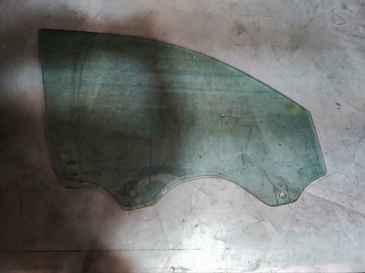 Стекло двери передней правой Volkswagen Touareg (2002 - 2007)