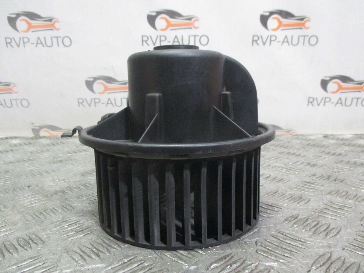 Моторчик отопителя VW Passat B3 1988-1993 357819021