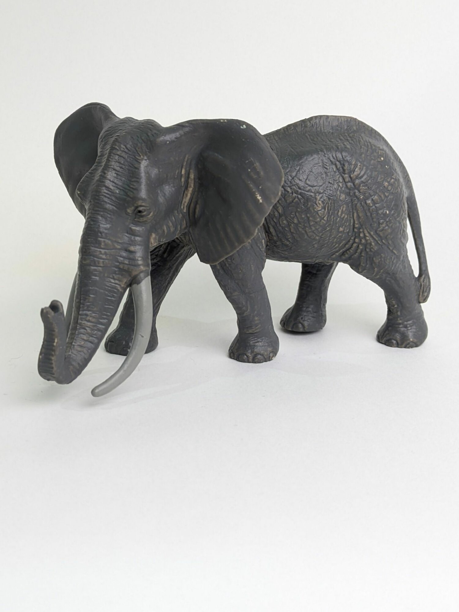 Фигурка слон африканский