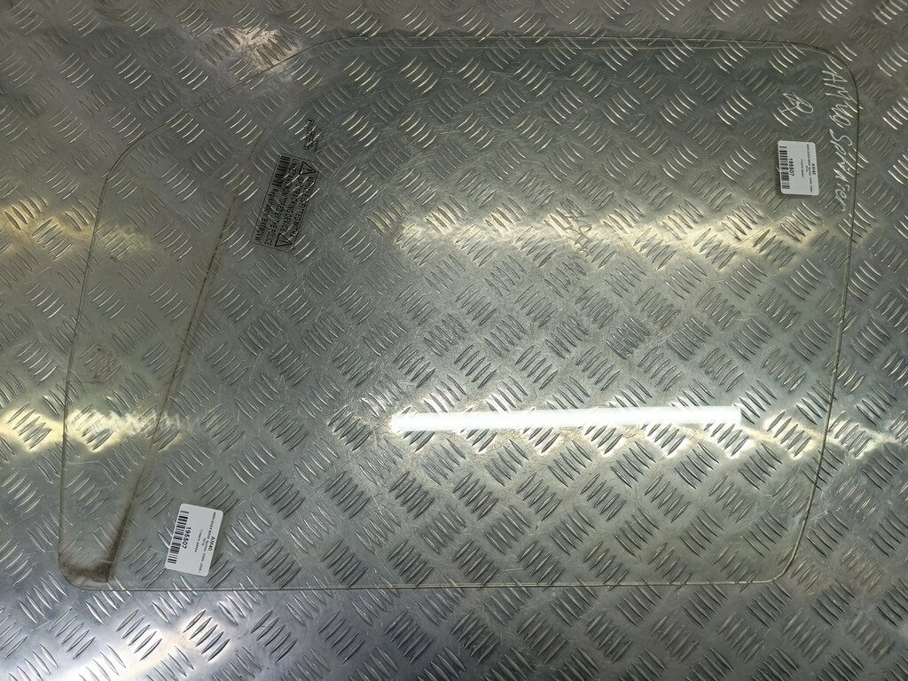 Стекло двери передней правое Б/У для MERCEDES-BENZ Sprinter W906 (2006—2019) A9067250110