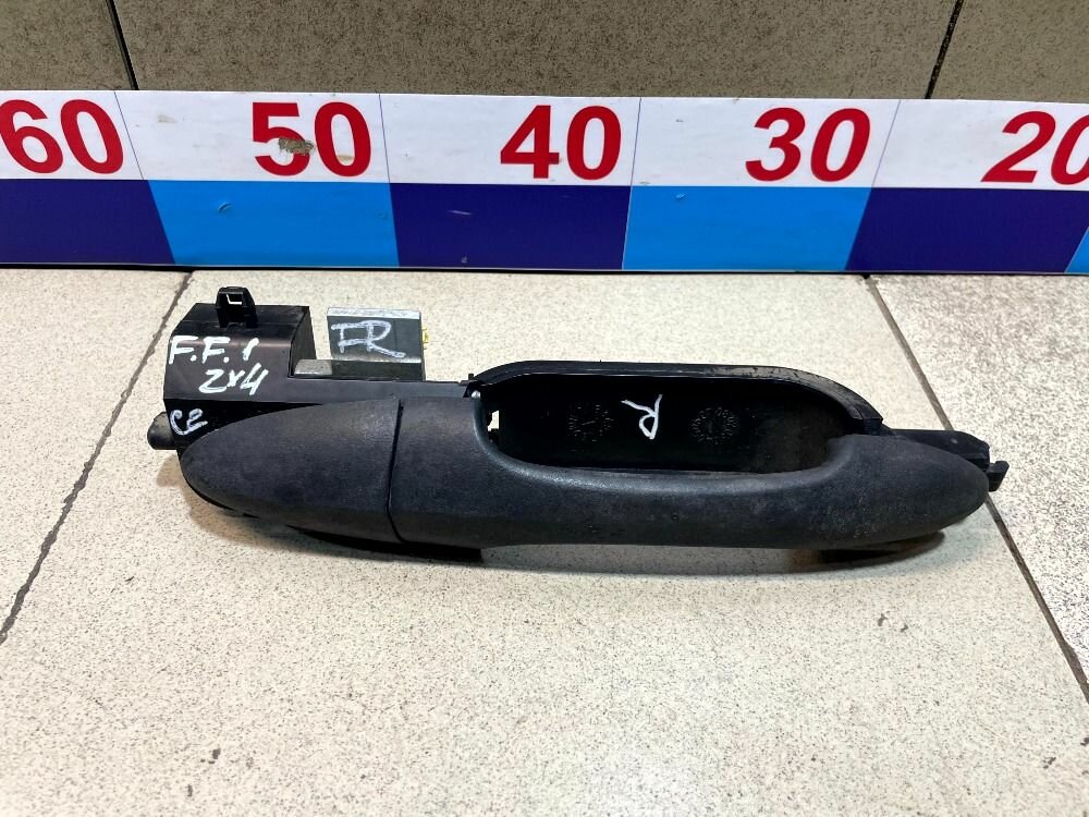 Ручка двери передней наружная правая Ford Focus I YS4Z5422404AAA