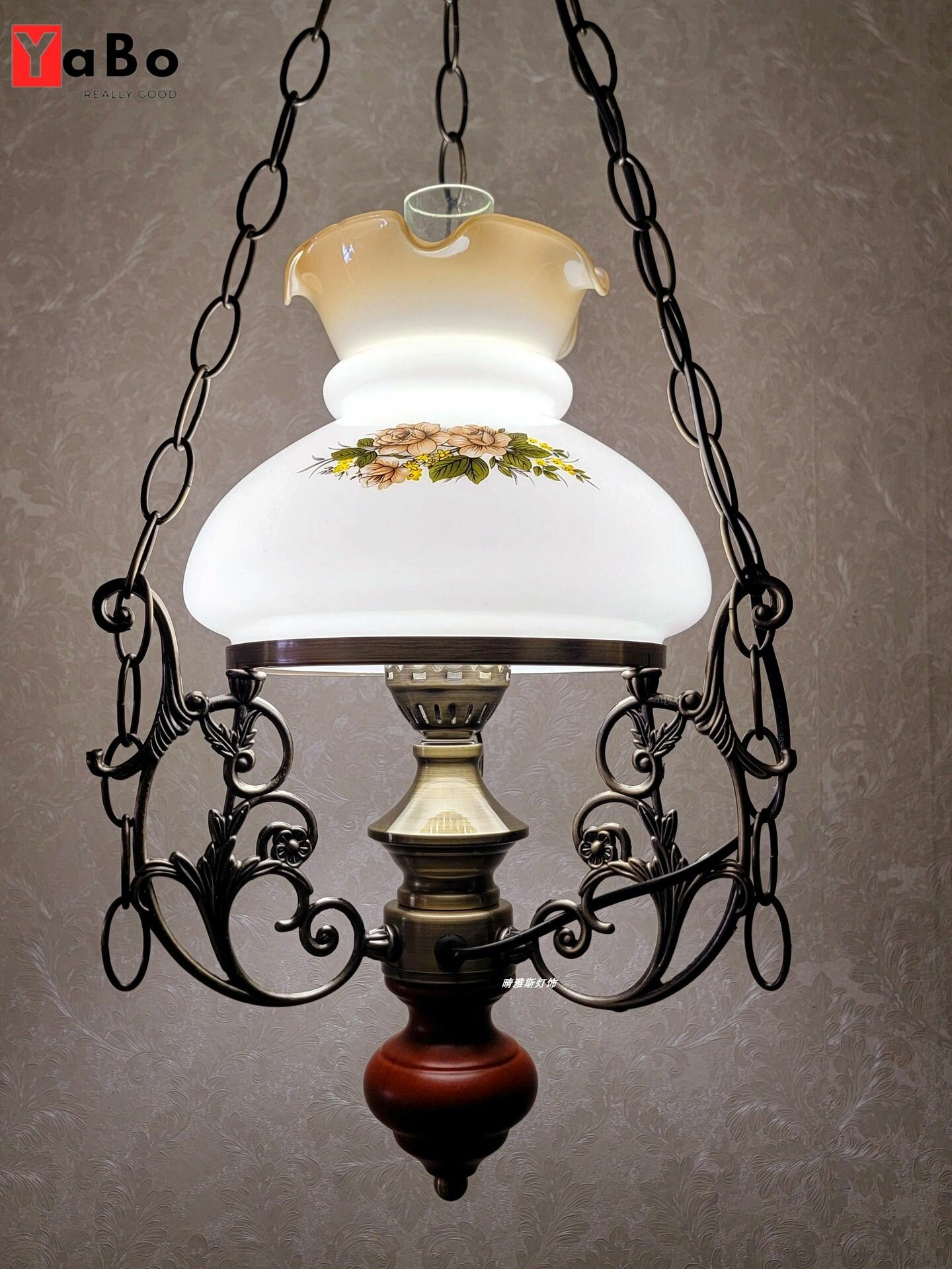 Ретро-люстра в итальянском стиле