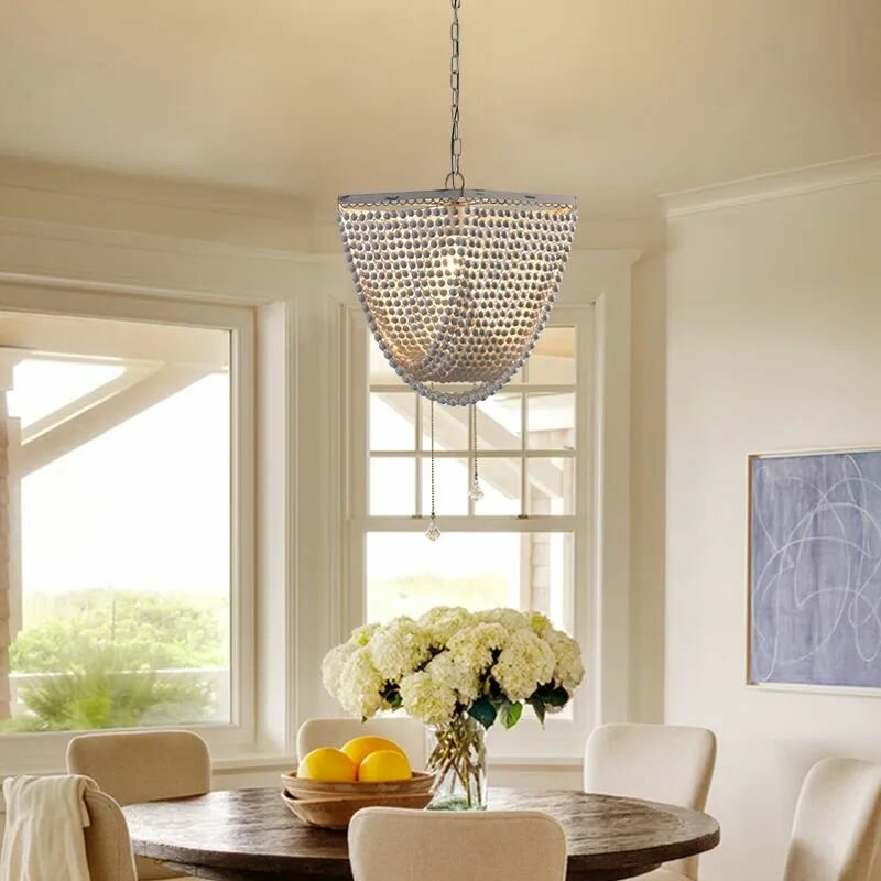 Люстра из деревянных бусин