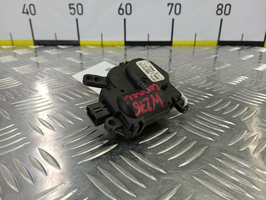 Моторчик заслонки отопителя Б/У для FORD Tourneo Connect I (2002—2009) 1144030