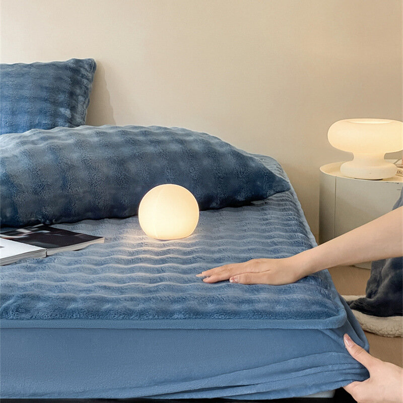 Зимняя утолщённая простыня на резинке из молочного флиса, простыня из кораллового флиса класса А, комплект из трёх предметов, для домашнего использования, наматрасник Simmons,200*220cm