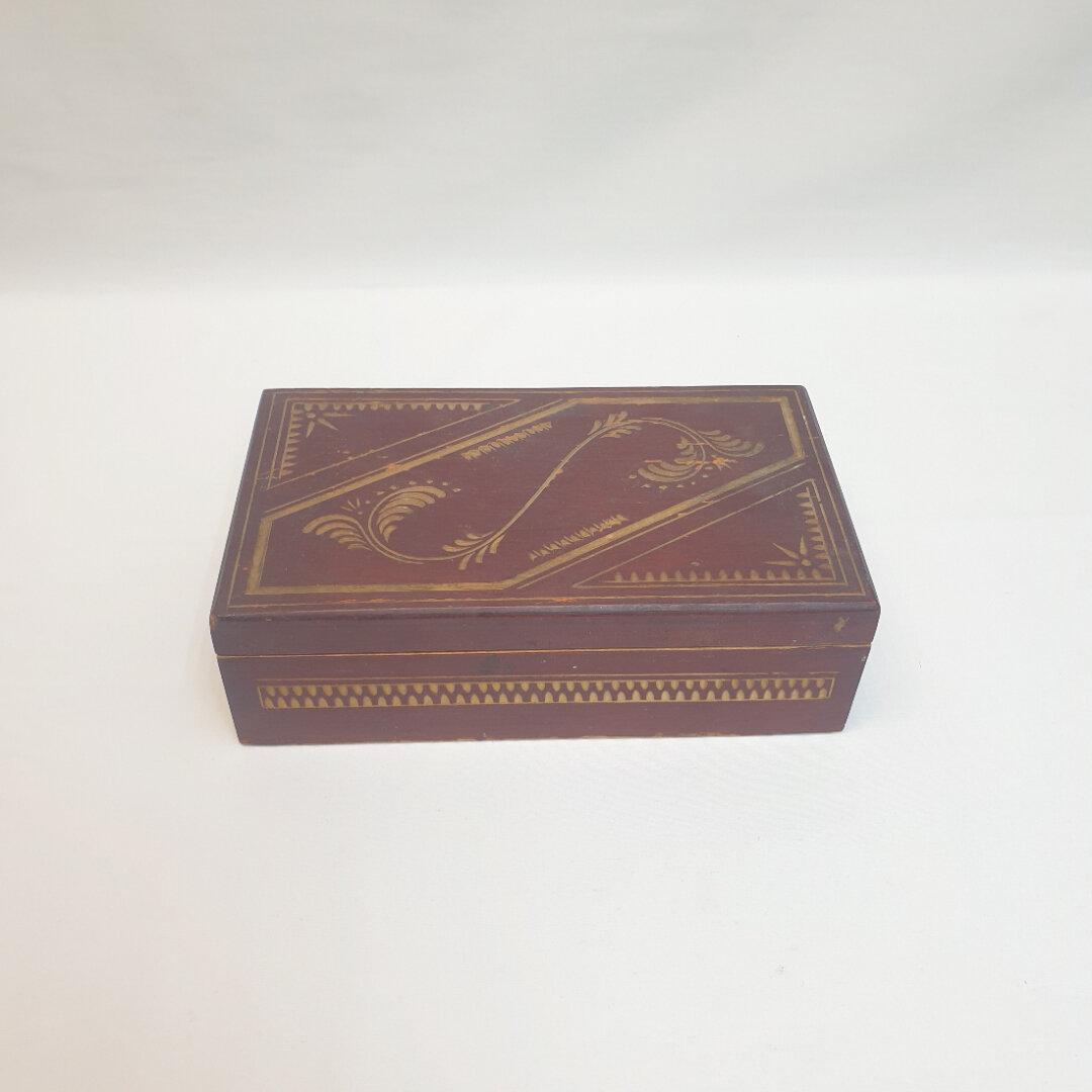 Деревянная шкатулка резная 21.5х12х5.5 см, следы пользования. Винтаж, СССР.