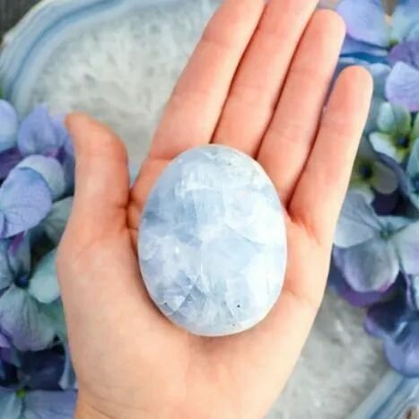 Целестин Камень для массажа ладони