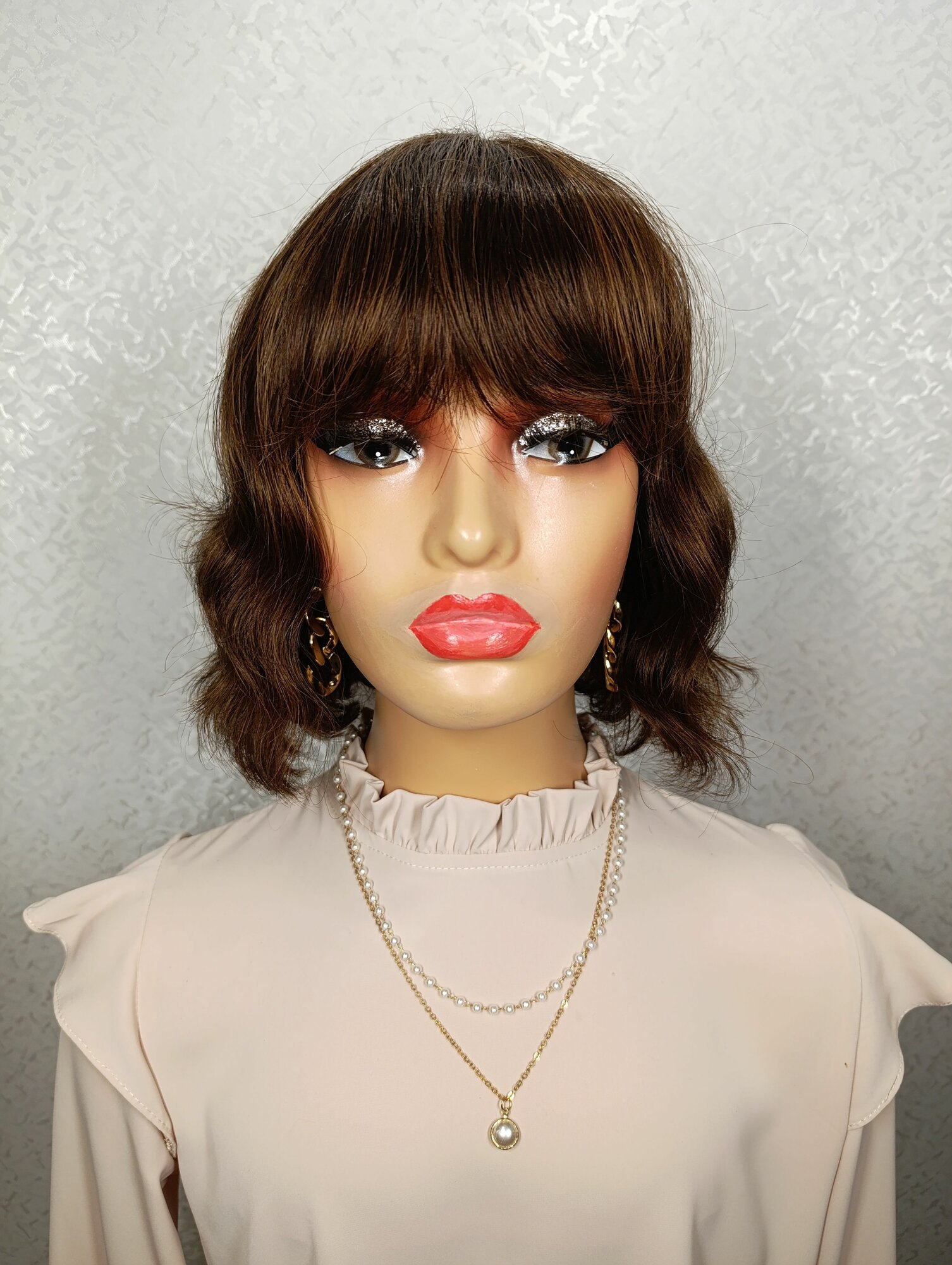 Парик из натуральных вьющихся волос, темно русый , длина 25 см