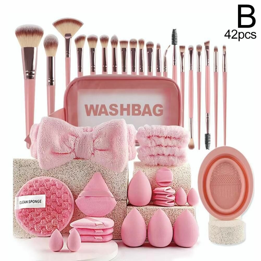 Набор косметических принадлежностей из 40 предметов