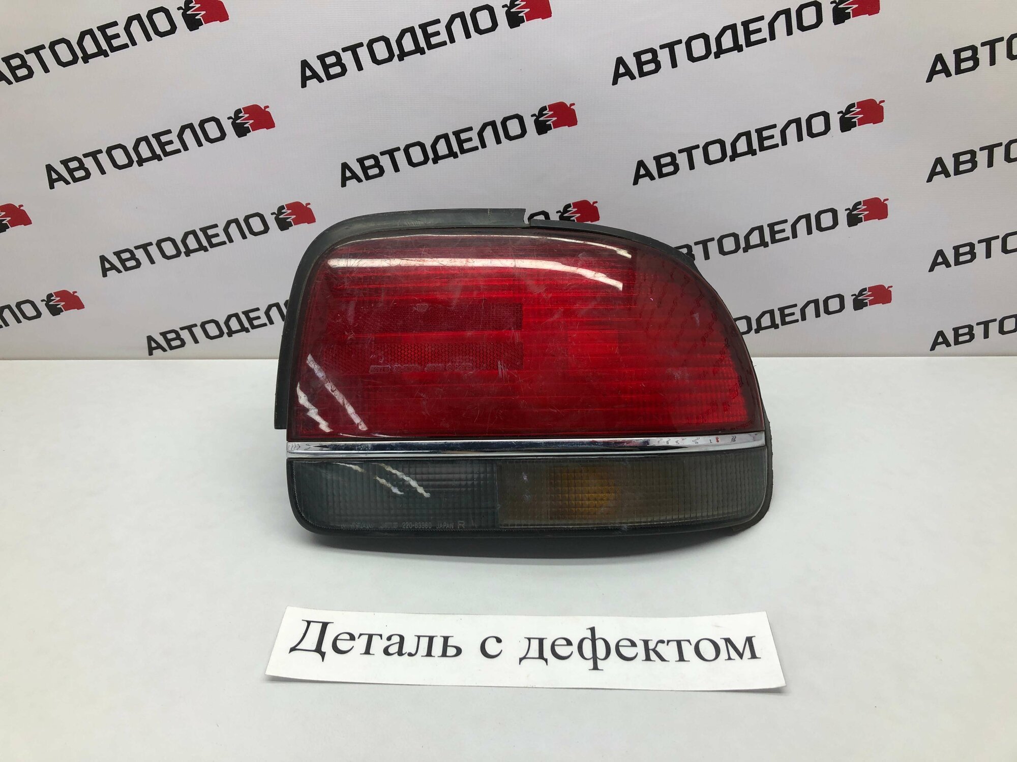 Фонарь задний правый Nissan Bluebird ENU13