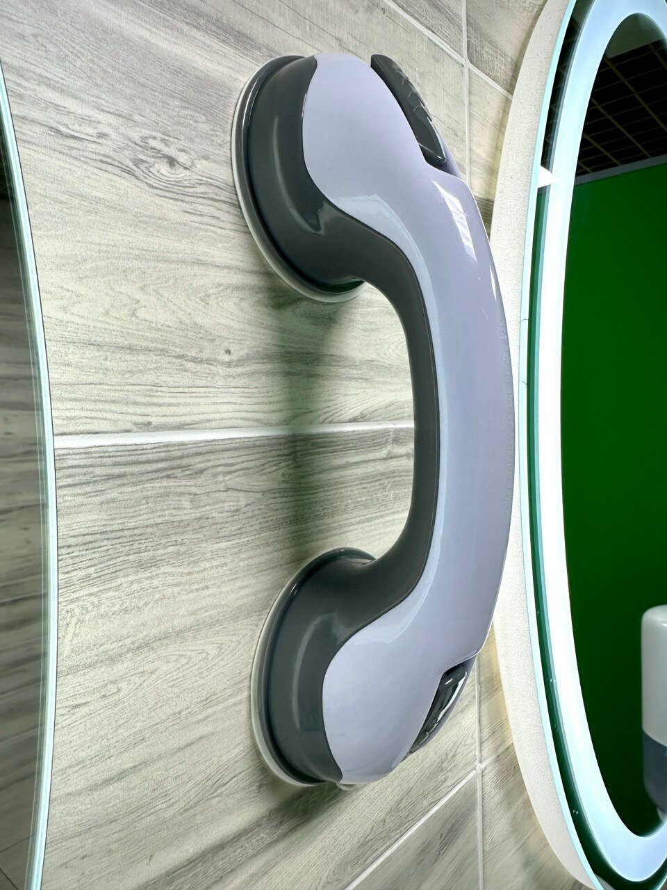 Ручка на вакуумных присосках, на липучке для ванной, душа или холодильника