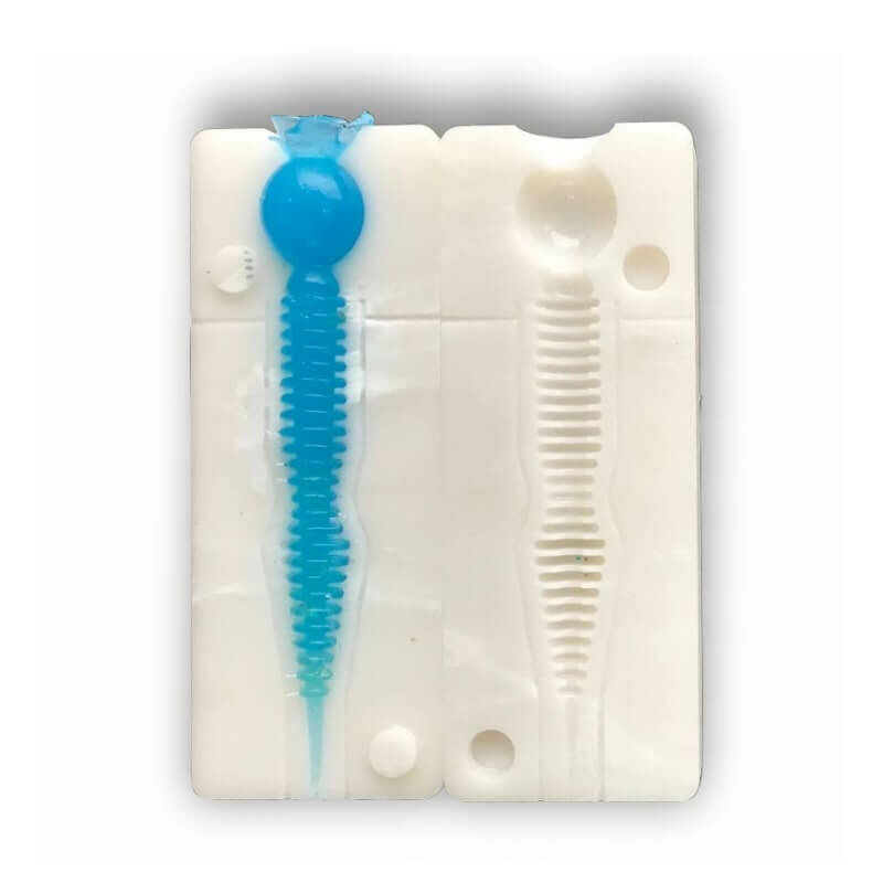 Форма для литья силиконовых приманок Daggy 2,6",65mm, 1 место