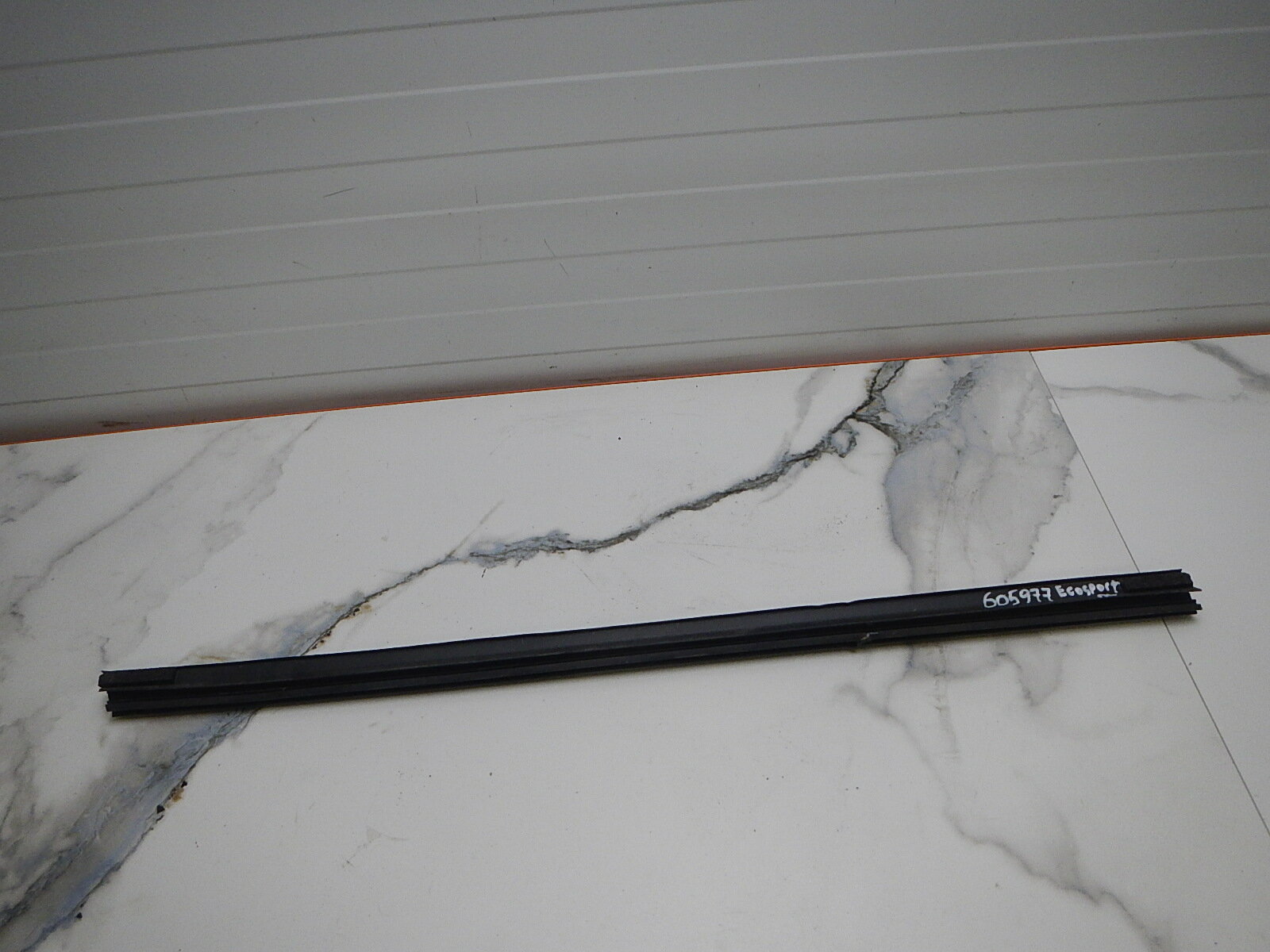 Б/У Молдинг стекла двери передней левой (внутренний), Ford (Форд)-ECOSPORT (13-) FORD ECOSPORT (13-) Потертости. 605977 ...