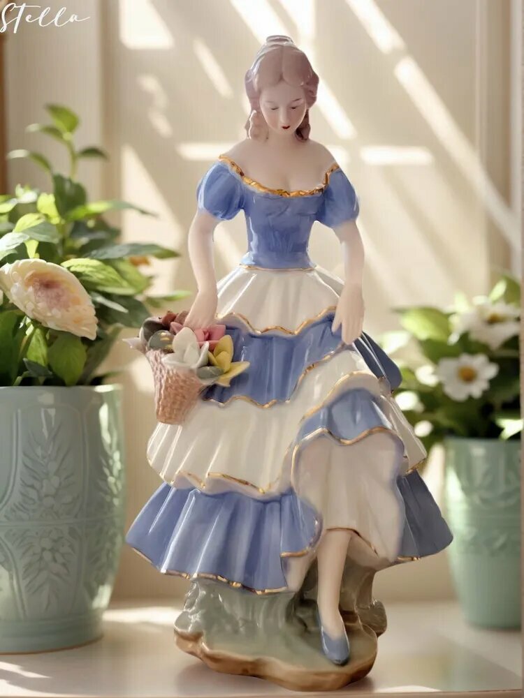 Статуэтка фарфоровая дама 18X32CM