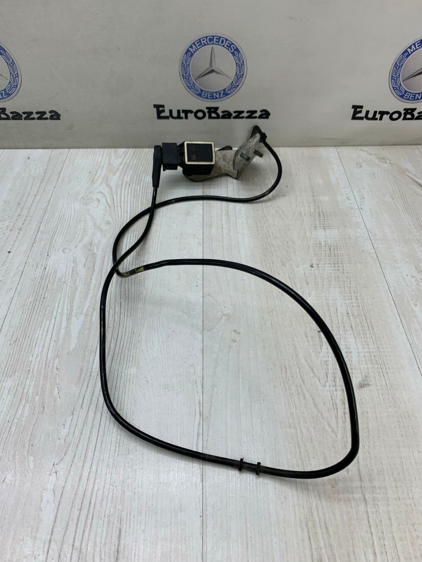 Датчик уровня подвески задний Mercedes W211 A0105427717
