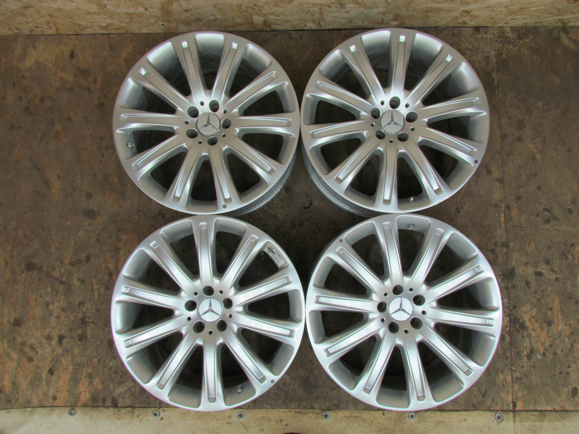 Комплект колесных дисков Mercedes-Benz R20 8.5J ET29 5*112 DIA66.6 (оригинал) 0022844