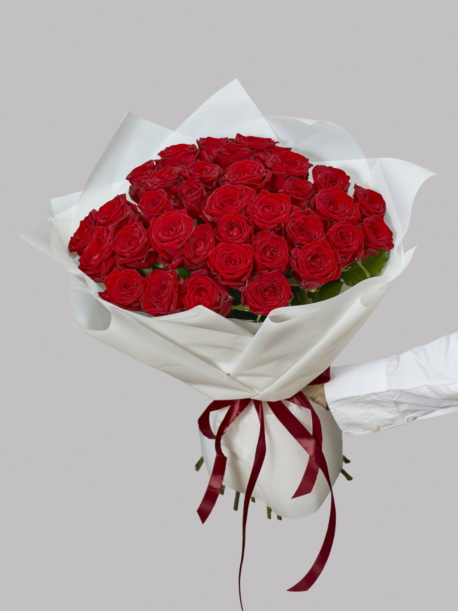Букет живых цветов, красные розы 35 шт. 60 см. "Ред наоми" в упаковке, флау стор