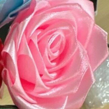 Букет роз из атласной ленты/Подарок на праздник/Декоративные цветы/