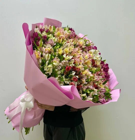 Букет Гигант, альстромерия, 101 цветок, дизайнерская упаковка