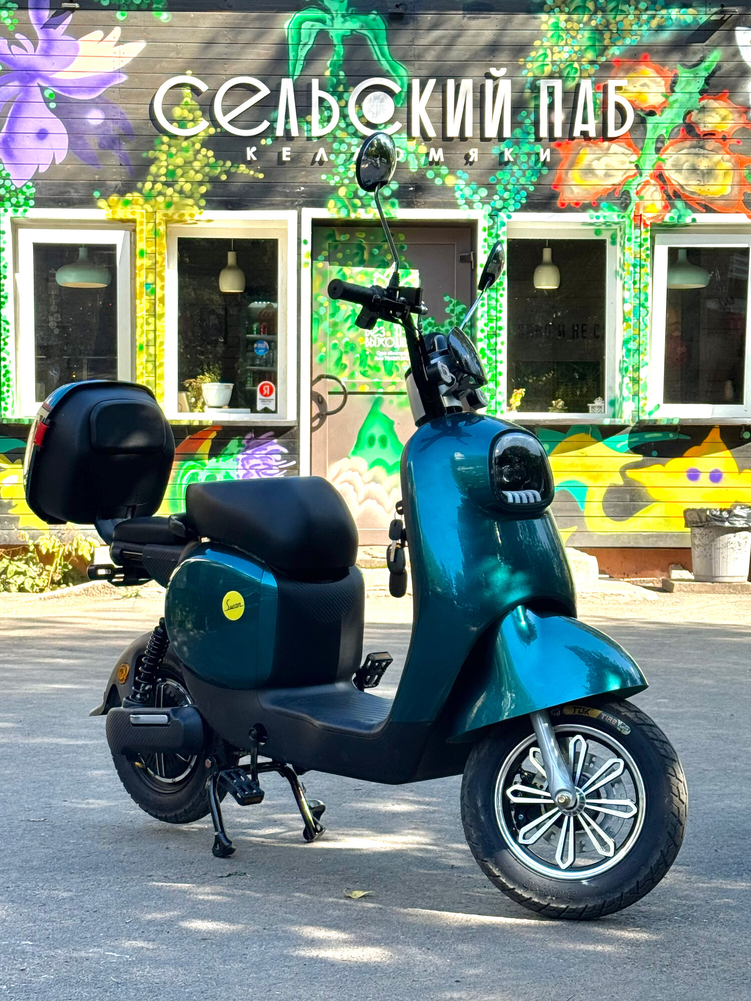 Электроскутер SWAN, изумрудный, 800Вт, скорость 45км/час, пробег до 60км, ретрофутуристичный, в стиле Vespa