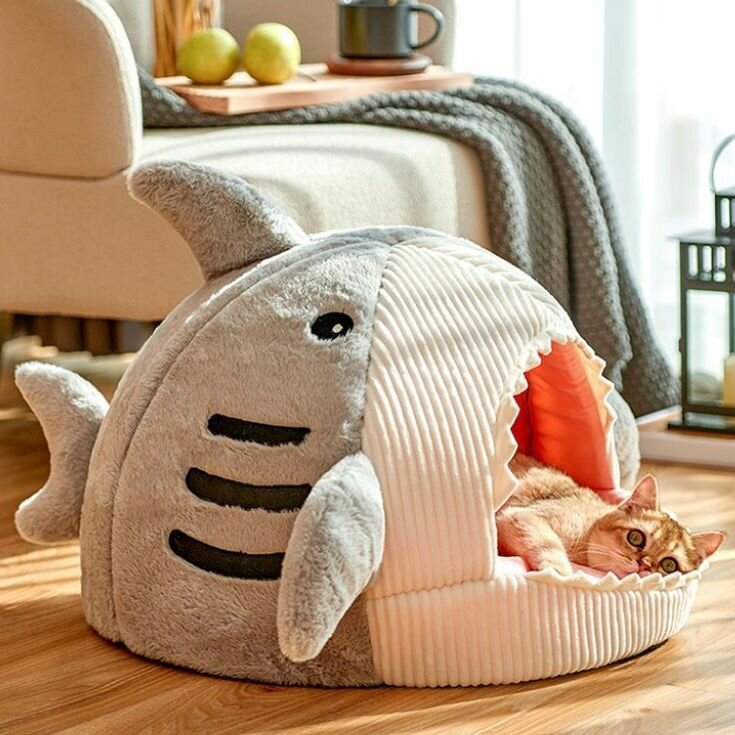 Домик-лежанка с подушкой для кошек и собак Акула 40*40*32 серый