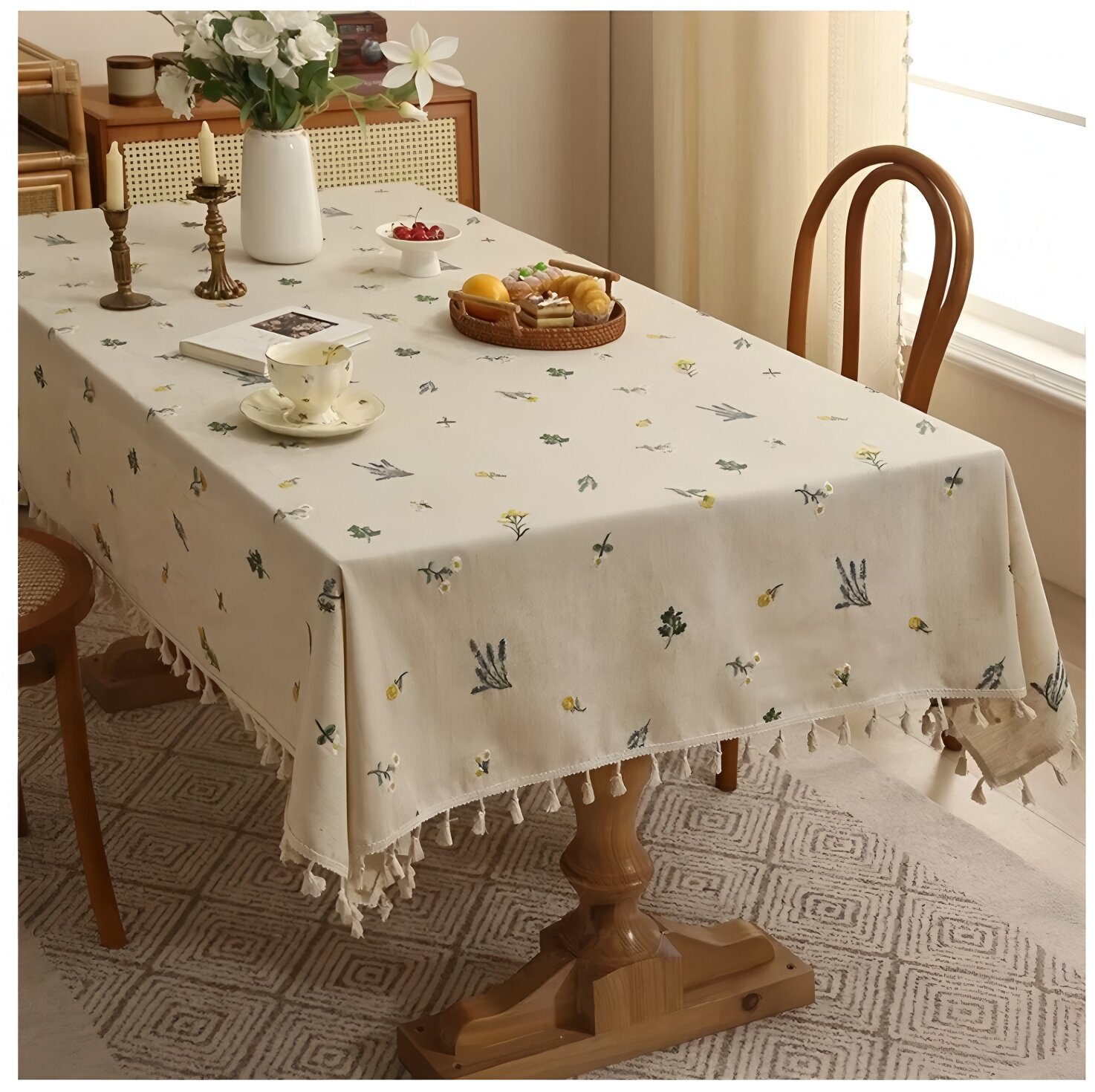 Скатерть Lavender Linen, льняная, с вышивкой, маслонепроницаемая, 135х135см