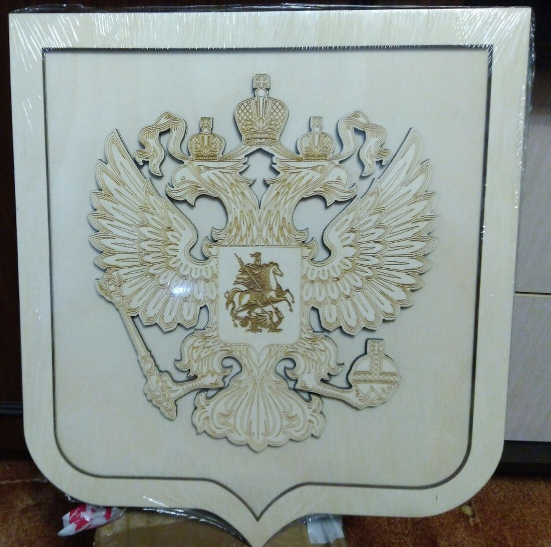 Герб России деревянный, размеры размеры 40х35 см, цвет бежевый