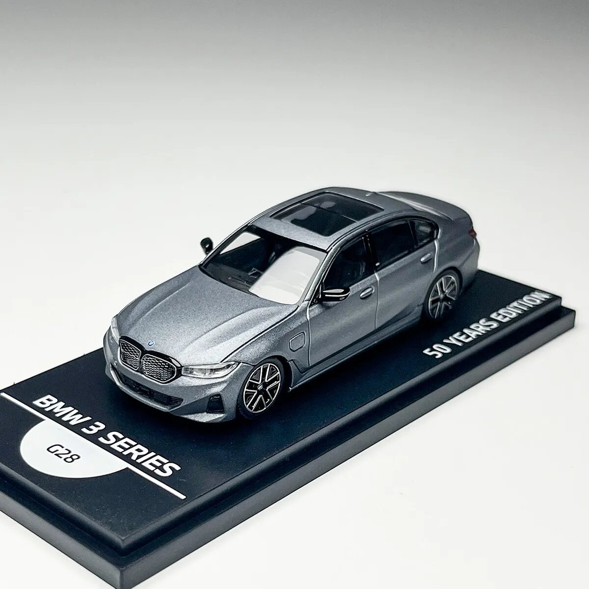 AR BOX 1:64 BMW 3 Series 50th Легковая модель автомобиля, серый