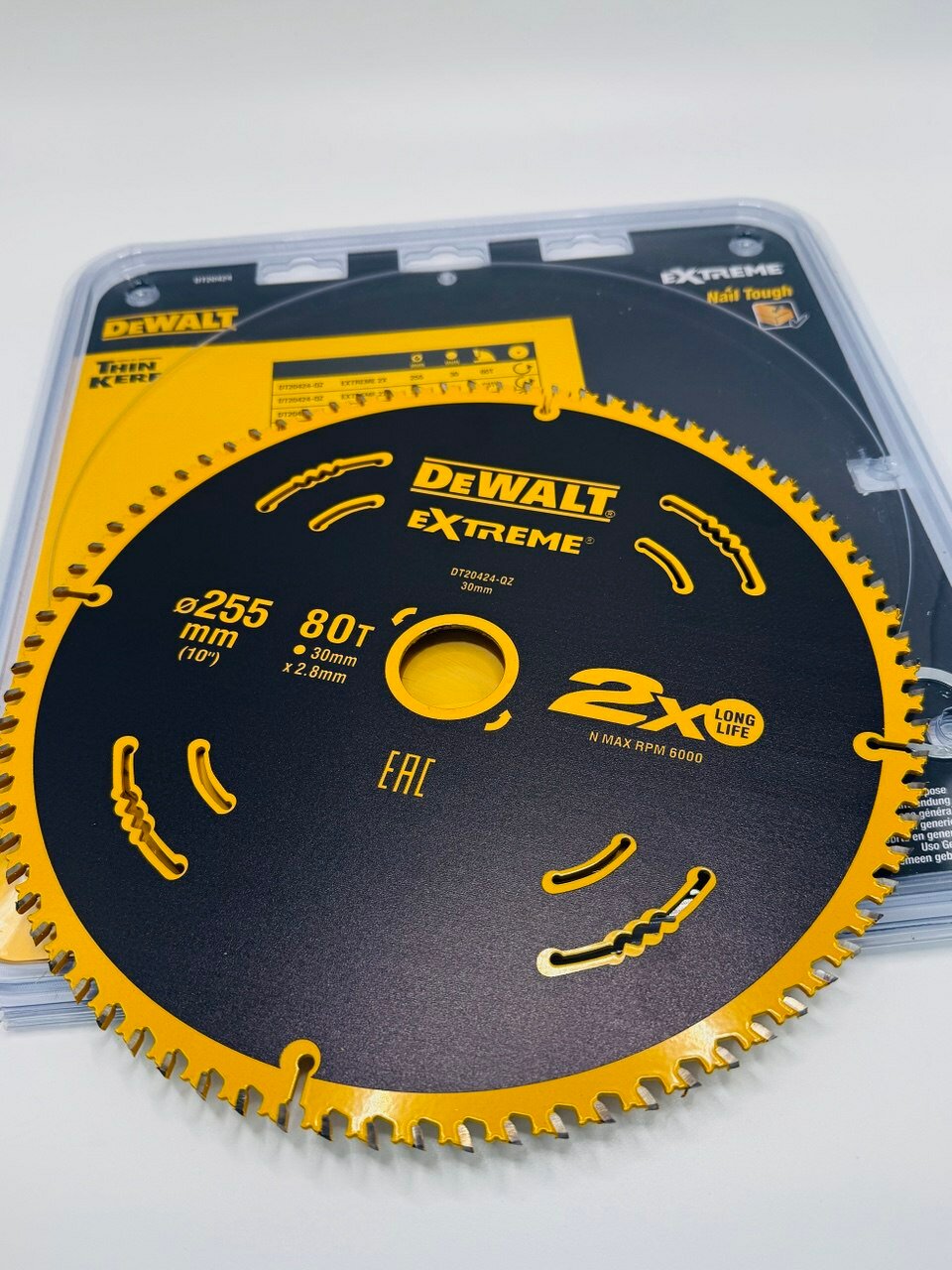 Диск DеWALT Extreme по дереву для торцовочной пилы 255х30/22 80 - звеньев